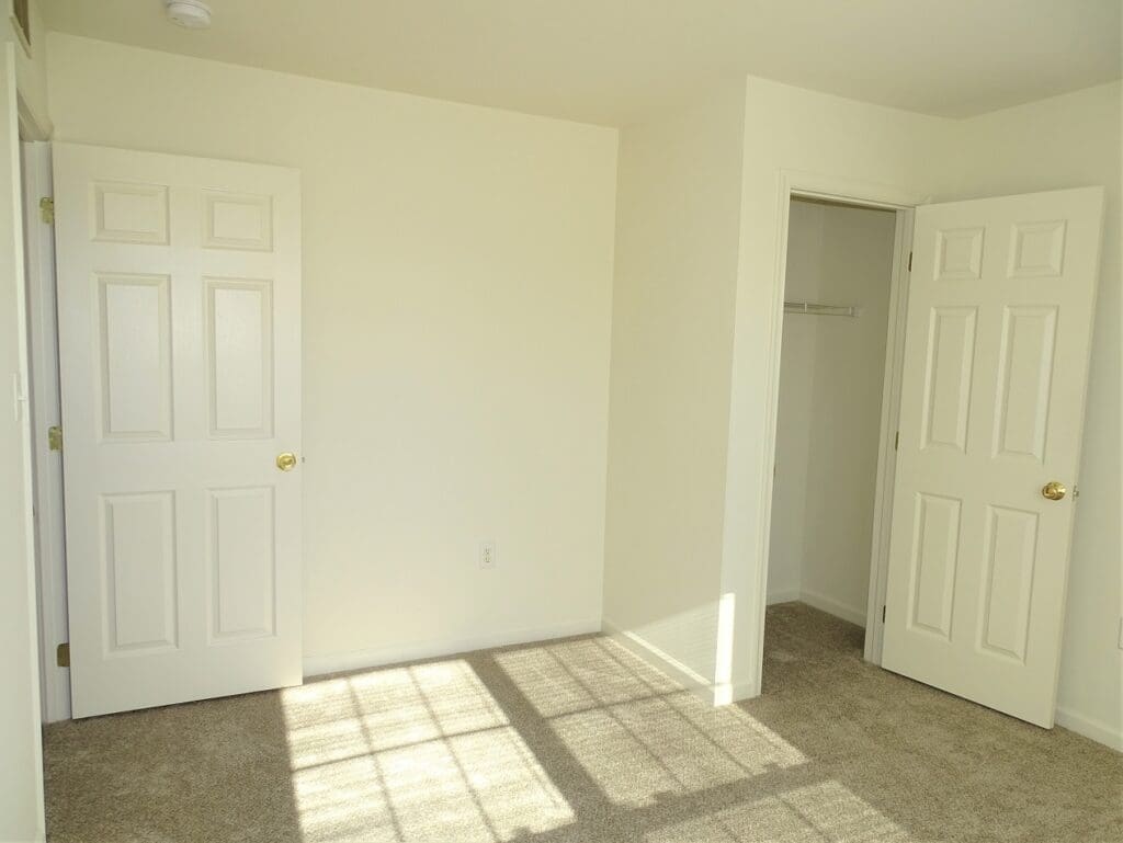 2nd Floor, End Apartment with Open Layout [Clover Floor Plan] | Wolf ...