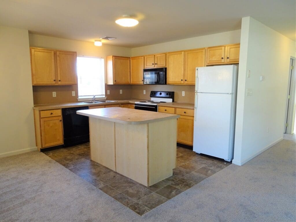 2nd Floor, End Apartment with Open Layout [Clover Floor Plan] | Wolf ...